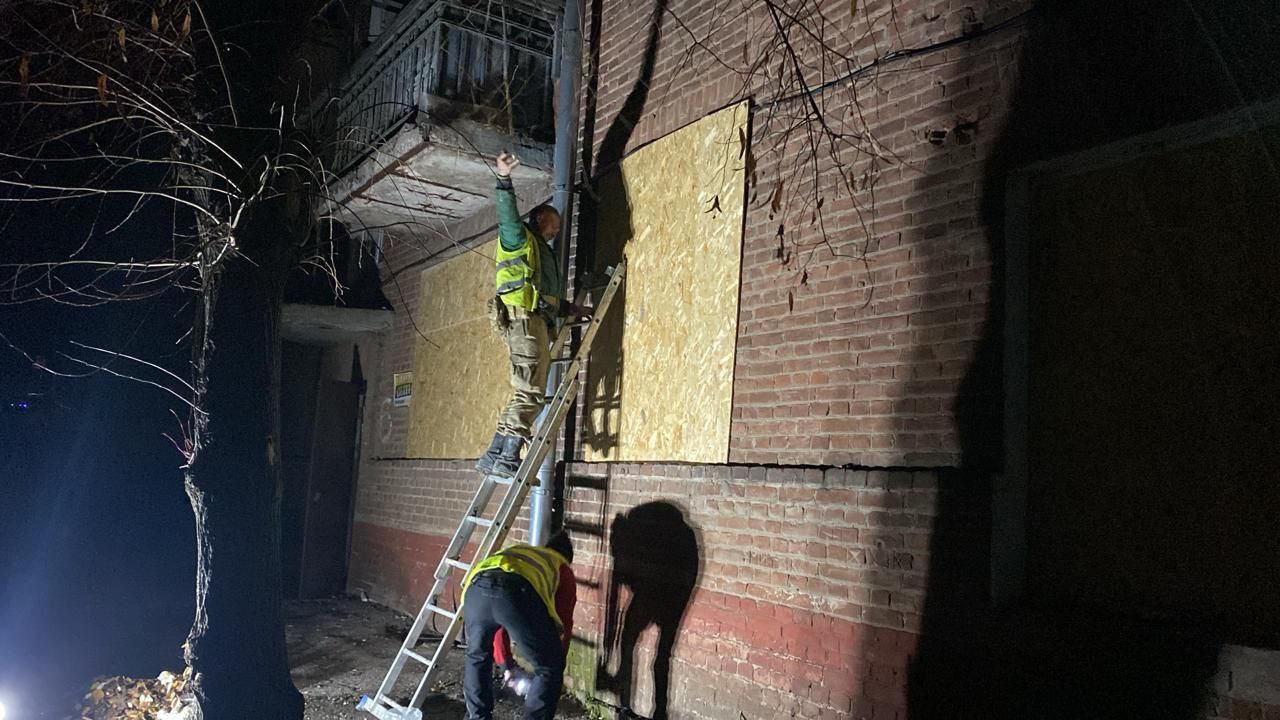 У Терехова повідомили, скільки будівель пошкодили росіяни під час обстрілу 23 листопада. Читайте ...